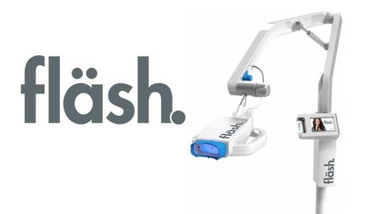 Memutihkan gigi dengan bleaching “Flash Whitening System”